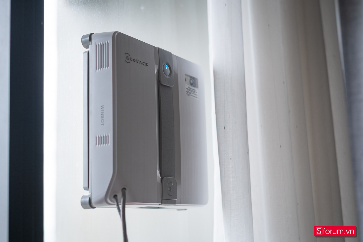 Trên tay Ecovacs Winbot Mini: Robot lau kính siêu nhỏ gọn